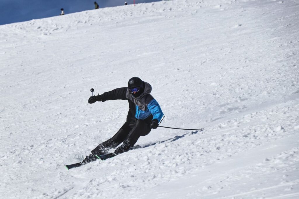 Skidded Ski Turns vs. Carving - What’s the Difference? - Ski Junket