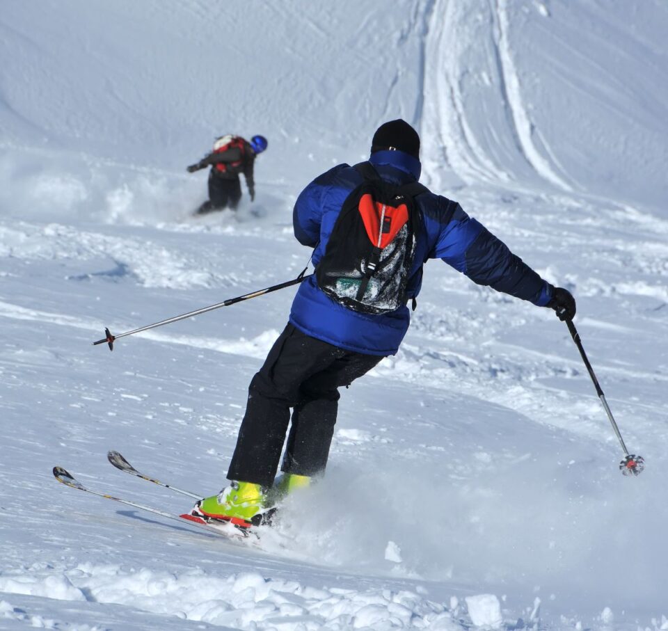 Skidded Ski Turns vs. Carving - What’s the Difference? - Ski Junket