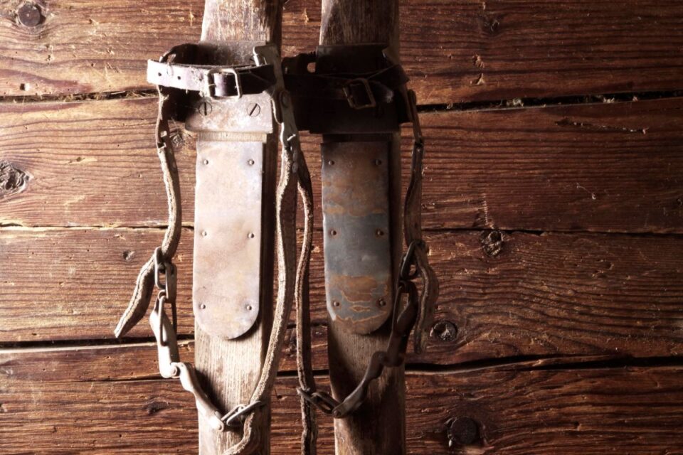 5 Different Types of Cross Country Ski Bindings - Ski Junket