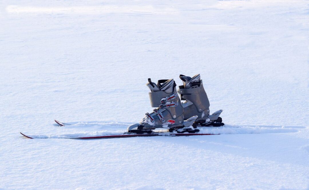 5 Different Types of Cross Country Ski Bindings - Ski Junket