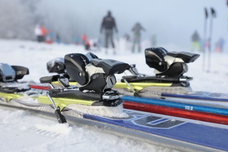 5 Different Types of Cross Country Ski Bindings - Ski Junket